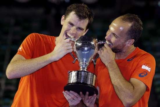 Bruno Soares e Jamie Murray vencem de virada e são campeões na Austrália Bruno Soares e Jamie Murray vencem de virada e são campeões na Austrália