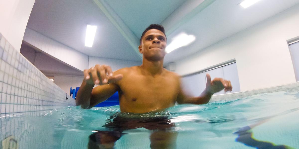 Exame Descarta Lesão Grave Em Douglas Santos Júnior Urso Volta A Ser Poupado