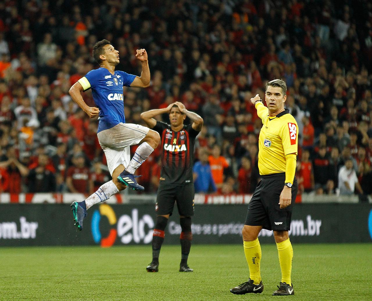 Cruzeiro Faz O Vira Em Cima Do Atlético Pr E Sai Em Vantagem Nas