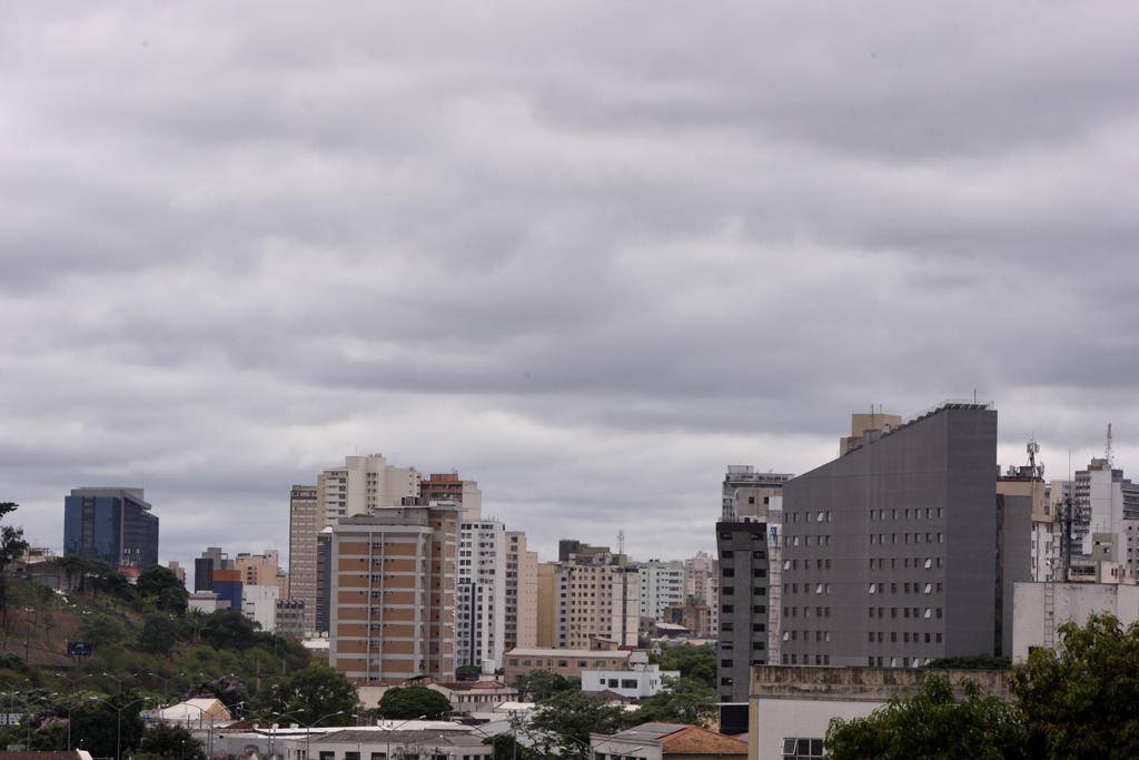Frente fria chega a BH, mas temperatura máxima deverá chegar a 30°C ... Frente fria chega a BH, mas temperatura máxima deverá chegar a 30°C ...